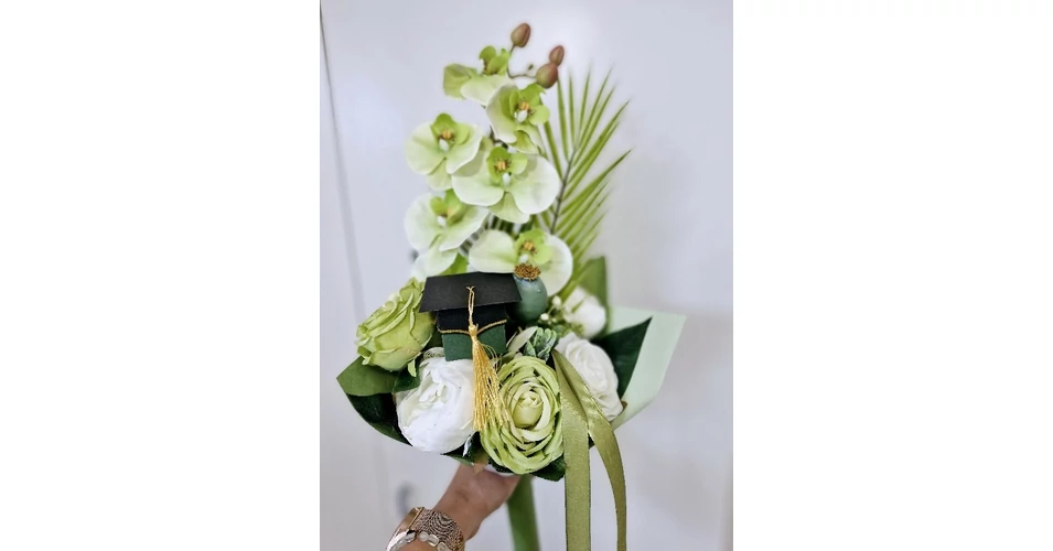 Zöld orchideás ballagási csokor - Ballagási ajándék - Álom Kertem ...